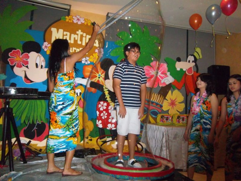 hawaiian-themed-bubble-show-by-the-bubble-factory-from-roppets ...